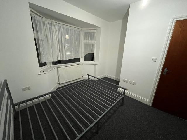Room at Austin Road, Greater London