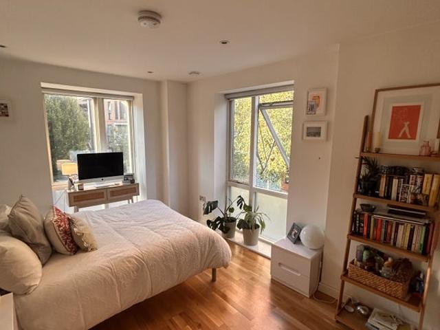 Room at Austin Street, Greater London