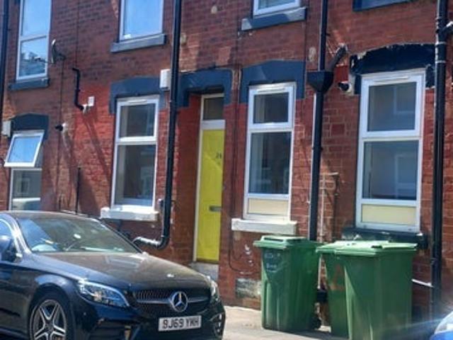Room at Autumn Street, Leeds