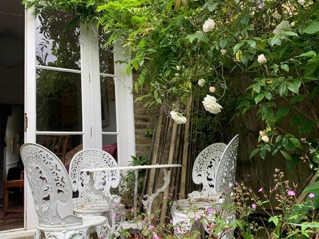 Room at Avenue Gardens, Greater London