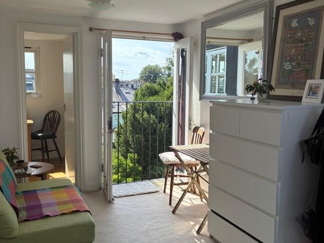 Room at Avenue Gardens, Greater London