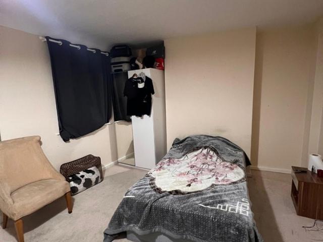 Room at Avenue Parade, Greater London