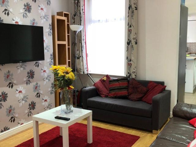 Room at Avenue Road Extension, Leicester