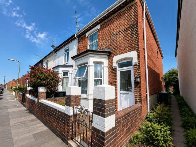 Room at Avenue Road, Gosport