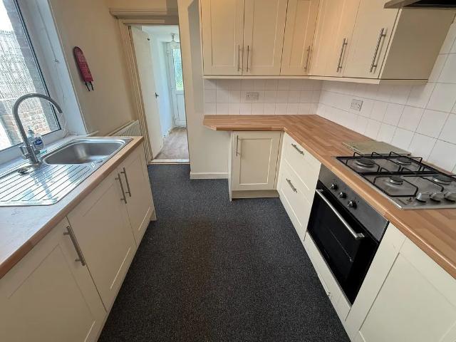 Room at Avenue Road, Gosport