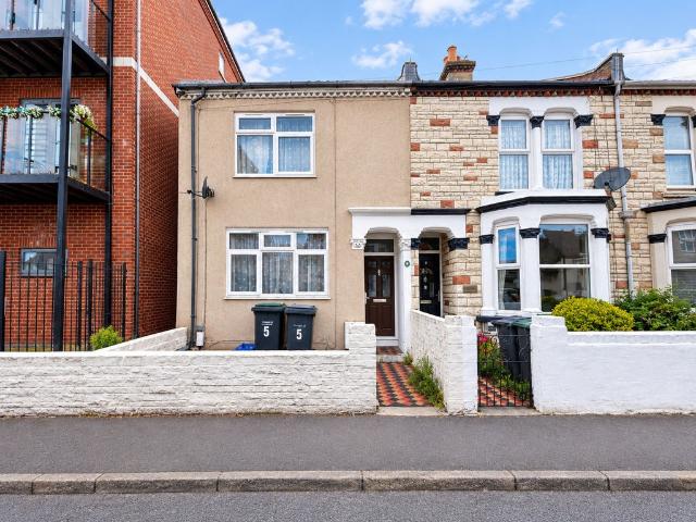 Room at Avenue Road, Gosport