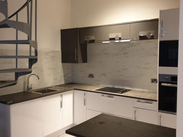 Room at Avenons Road, Greater London