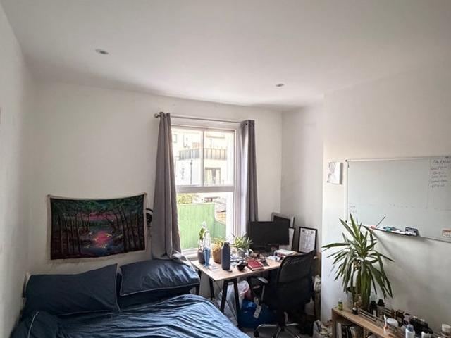 Room at Averill Street, Greater London