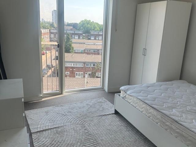 Room at Aviary Close, Greater London