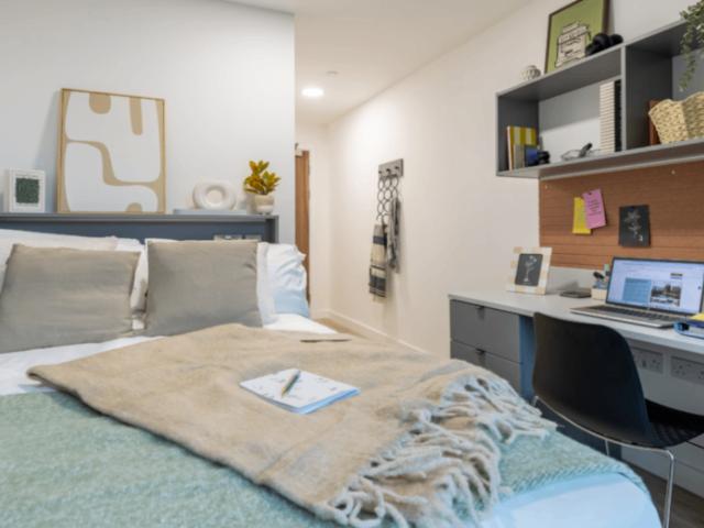 Room at Avon Street, Bristol