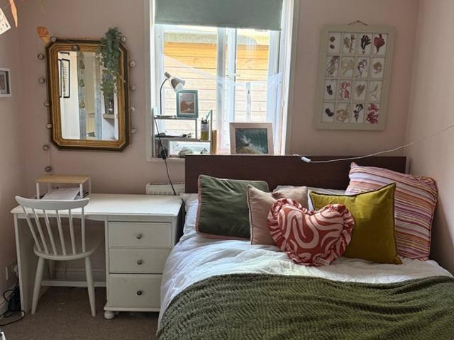 Room at Avon Park, Bristol