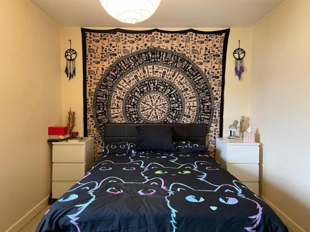 Room at Avon Park, Bristol