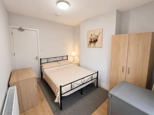 Room at Avon Road, Greater London