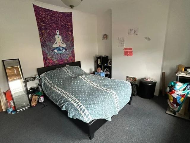 Room at Avondale Road, Greater London