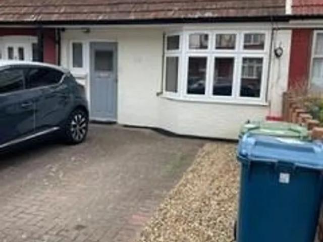 Room at Avondale Road, Greater London