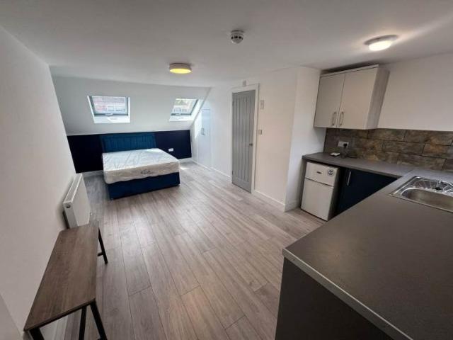 Room at Avondale Road, Luton