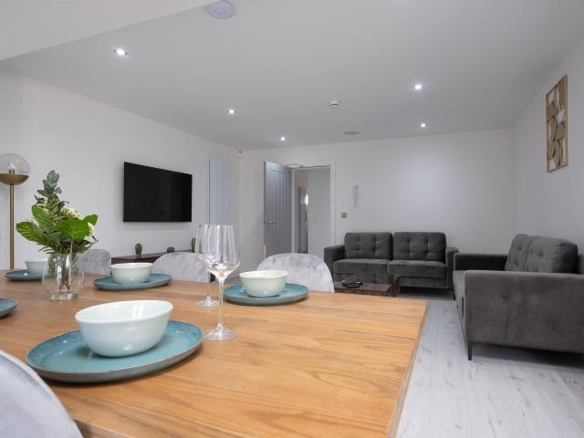 Room at Avondale Street, Lincoln