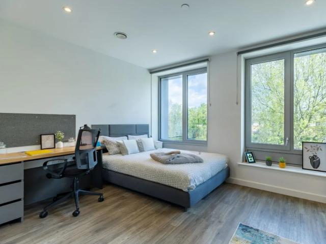 Room at Avondale Square, Greater London