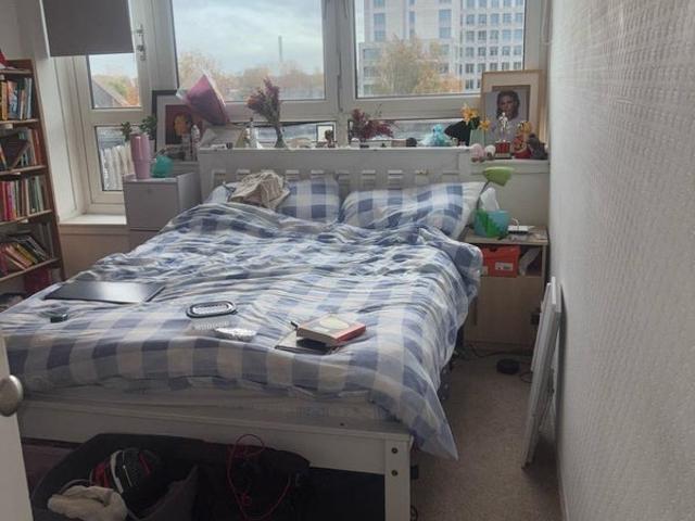 Room at Avondale Square, Greater London