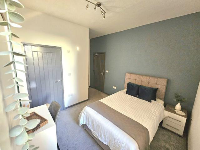 Room at Avonmouth Road, Bristol