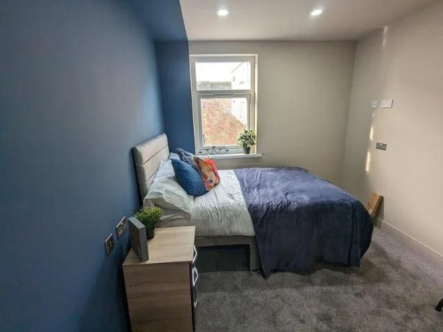 Room at Aylestone Road, Leicester