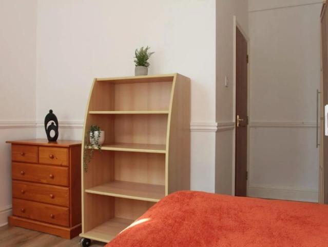 Room at Aylestone Road, Leicester