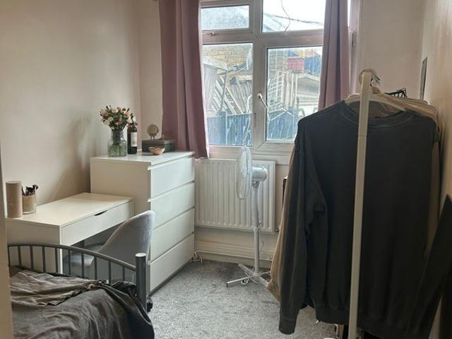 Room at Aytoun Road, Greater London