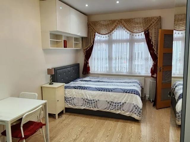 Room at Abbotswood Gardens, Greater London