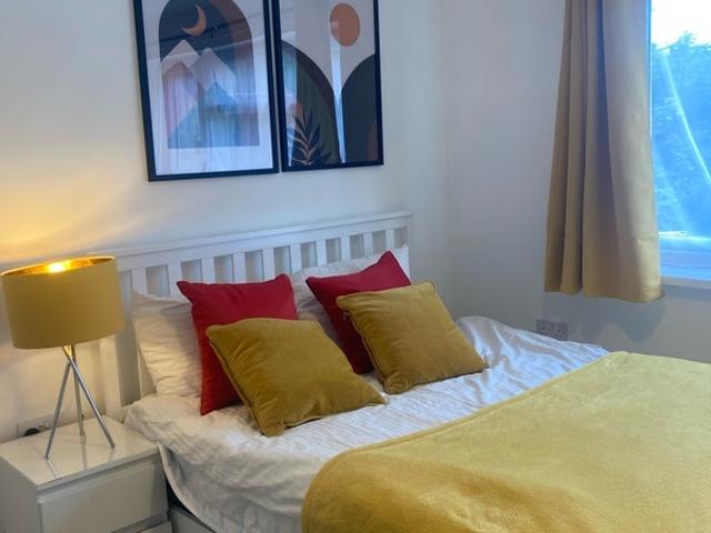 Room at Abbey Parade, Greater London
