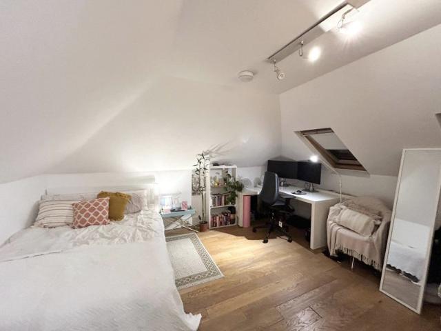 Room at Aberdeen Park, Greater London