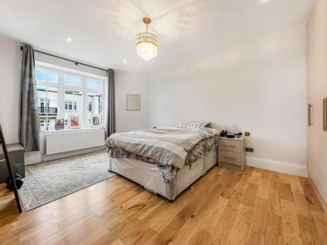 Room at Aberdeen Place, City of Westminster
