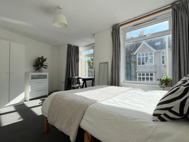 Room at Abingdon Road, Plymouth