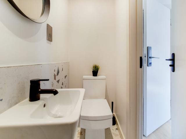 Room at Ablett Street, Greater London