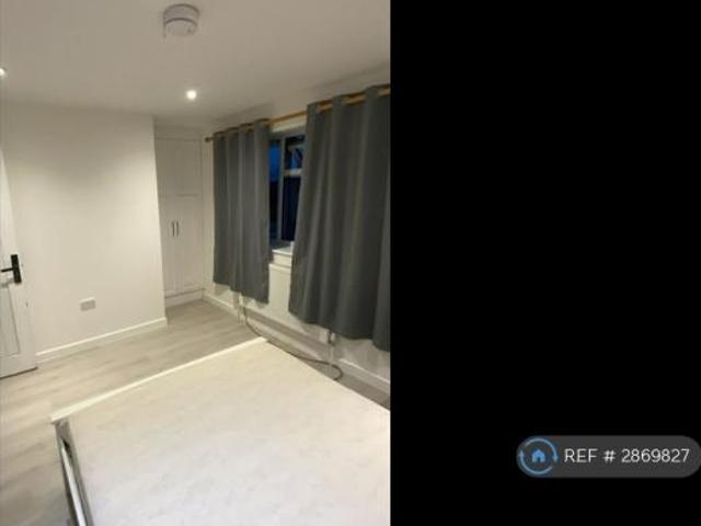 Room at Acacia Avenue, Sunnymeads