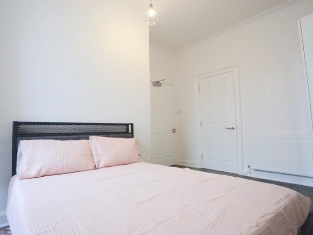 Room at Academy Street, City of Edinburgh