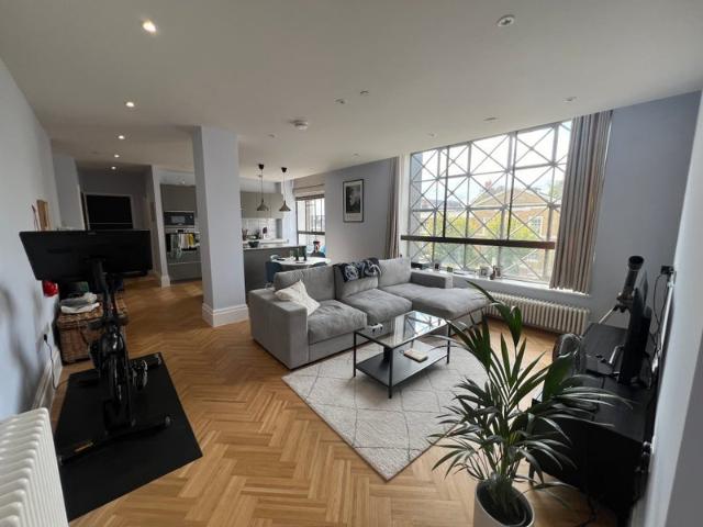 Room at Acre Lane, Greater London