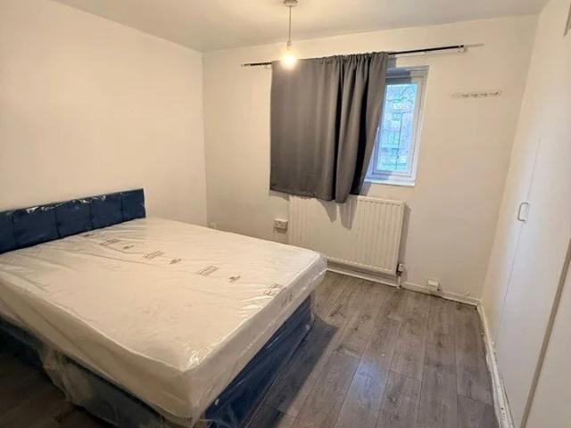 Room at Ada Gardens, Greater London