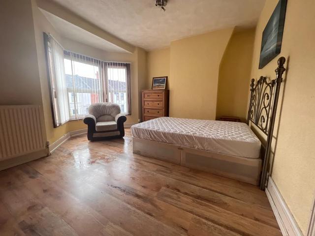 Room at Adams Avenue, Northampton
