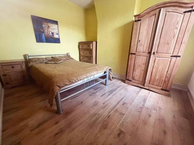 Room at Adams Avenue, Northampton