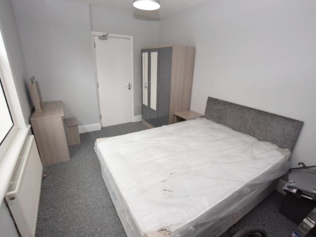 Room at Adams Avenue, Northampton