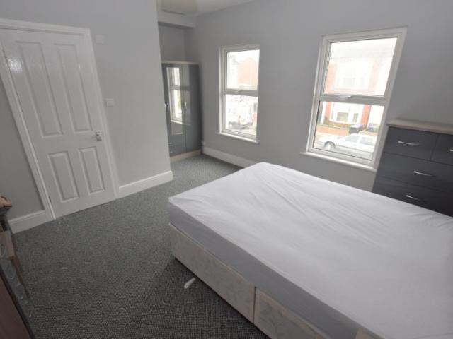 Room at Adams Avenue, Northampton