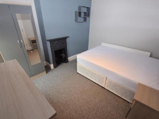 Room at Adams Avenue, Northampton