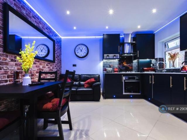 Room at Addington Road, Reading