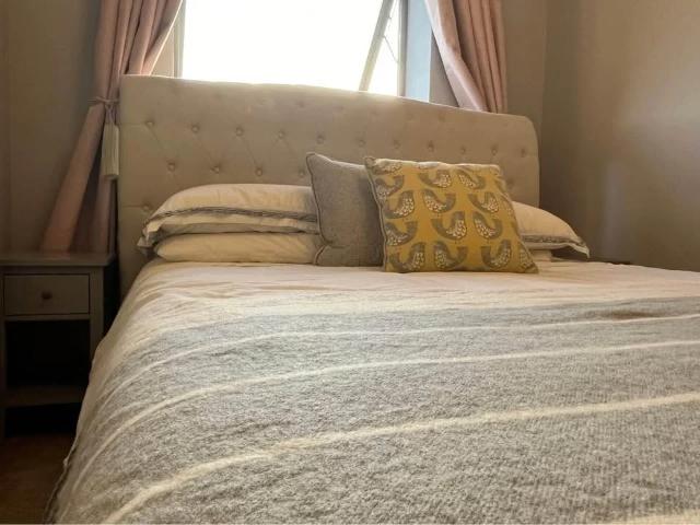 Room at Addison Road, Guildford