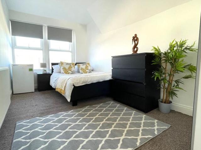 Room at Adelaide Street, Luton