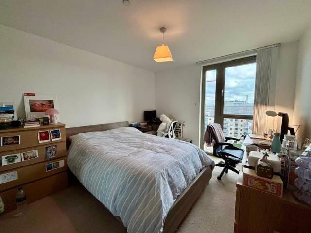 Room at Admiralty Avenue, Greater London