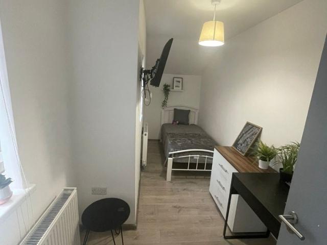 Room at Agbrigg Road, Wakefield