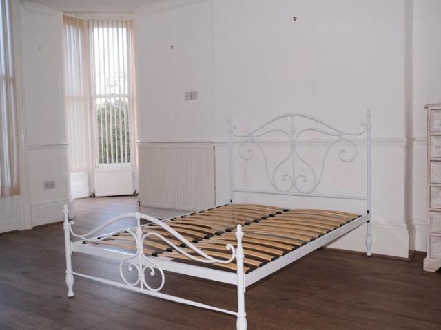 Room at Aigburth Drive, Liverpool