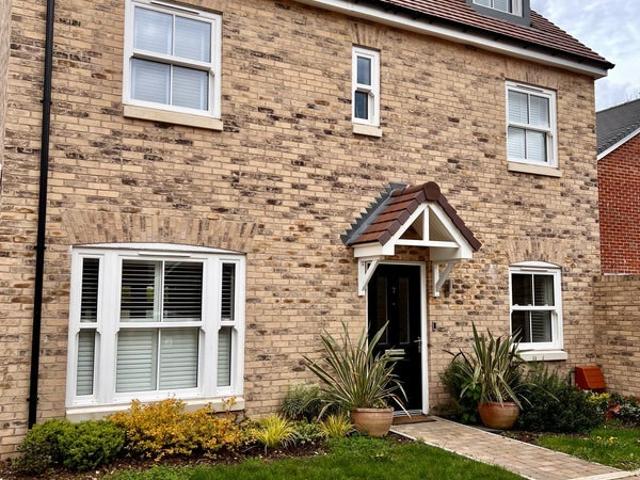 Room at Ainsworth Close, Greater London