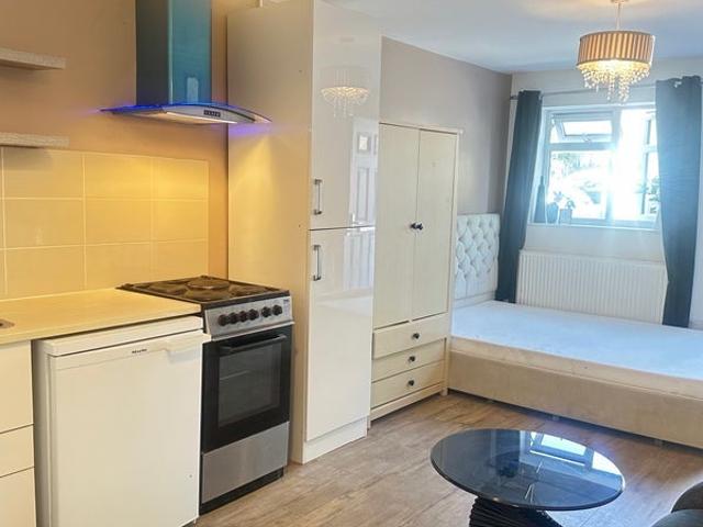 Room at Aintree Close, Leicester